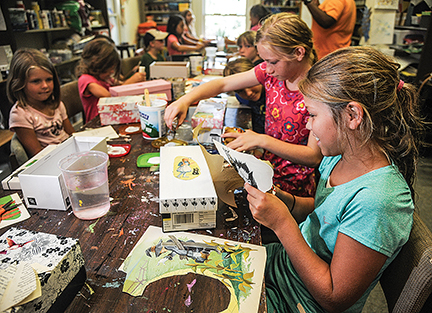 Library class allows students to be creative | The Oxford Eagle