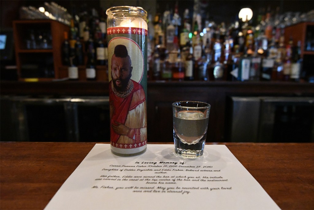 Fat Eddie’s honors late Carrie Fisher by saving seat at bar once owned ...