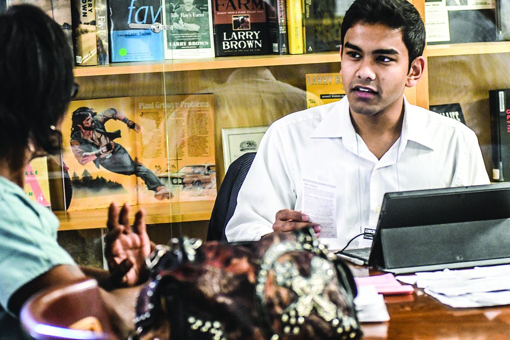 Students in Oxford assist with tax filing for those in need - The ...