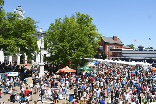 Double Decker draws early, large crowds | The Oxford Eagle