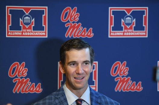 Eli Manning excited for "special" weekend back in Oxford - The Oxford ...