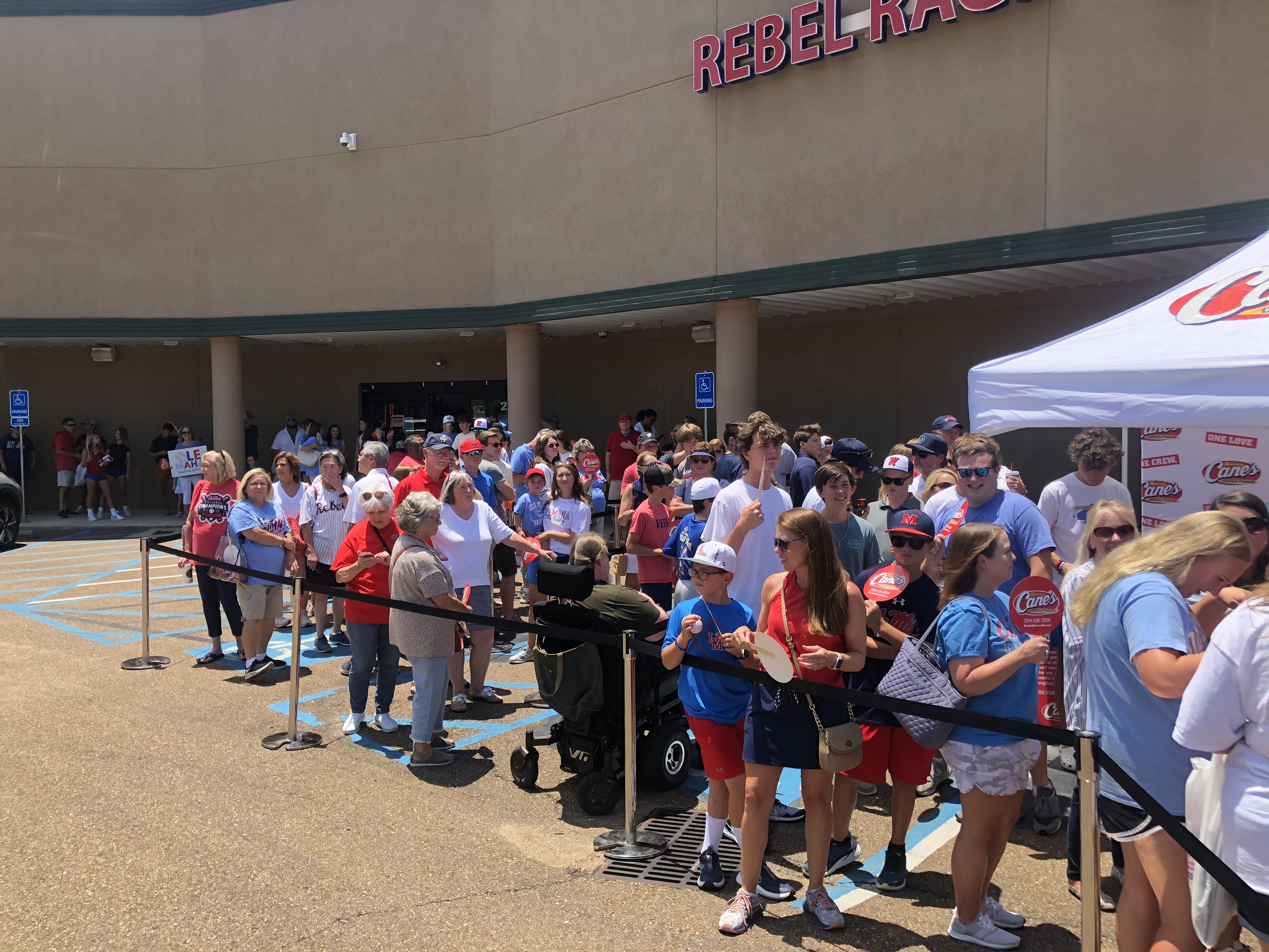 Gallery: Fans line up in front of Rebel Rags for Raising Cane’s NIL ...