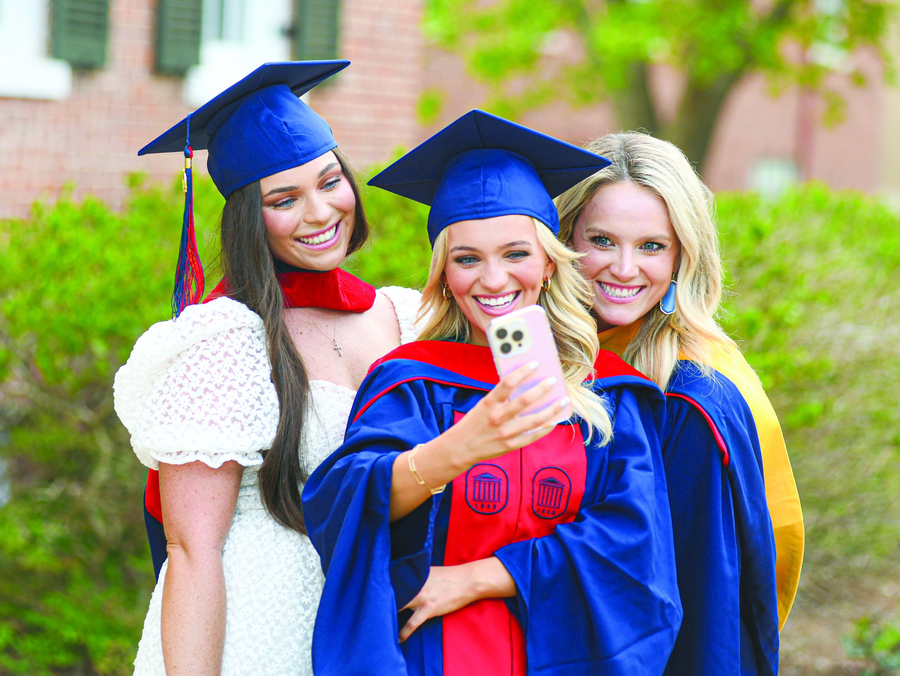 Making Commencement Memories | The Oxford Eagle