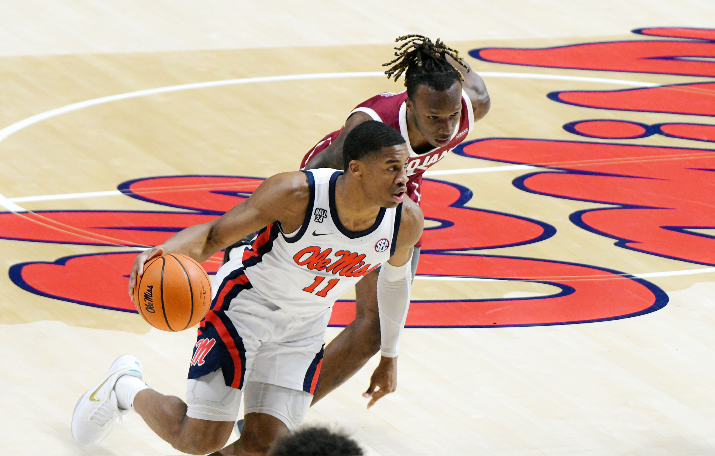 Record-breaking defensive performance guides men’s basketball in 74-53 ...